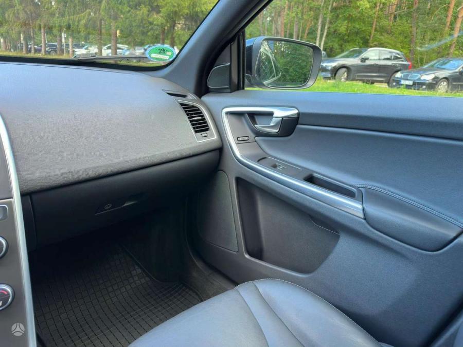 Melns Volvo XC60 2014 Viļņa, ar dzinēja tilpumu 2.40 L un nobraukumu 271 tūkst. km par 12100 €, foto 33 vietnē AUTOMOTO.COM.LV
