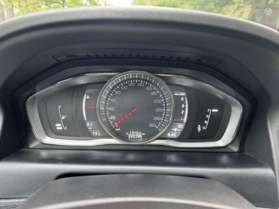 Black Volvo XC60 2014 in Vilnius, with an engine capacity of 2.40 L and mileage of 292 thousand km for 13700 €, photo 27 on AUTOMOTO.COM.LV