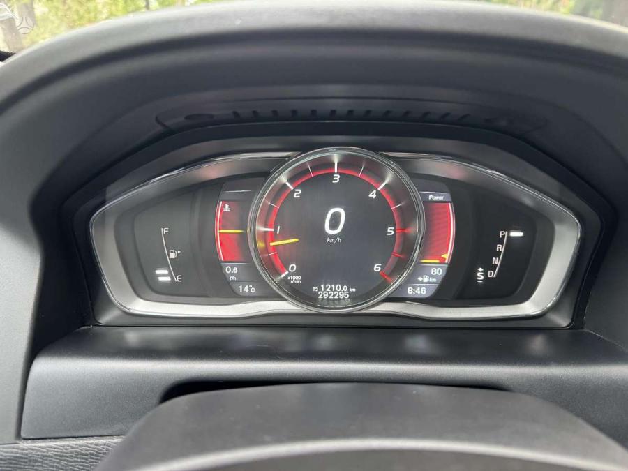 Black Volvo XC60 2014 in Vilnius, with an engine capacity of 2.40 L and mileage of 292 thousand km for 13700 €, photo 28 on AUTOMOTO.COM.LV