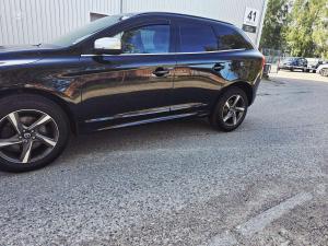 Black Volvo XC60 2014 in Ukmerge, with an engine capacity of 1.98 L and mileage of 295 thousand km for 9250 €, photo 8 on AUTOMOTO.COM.LV