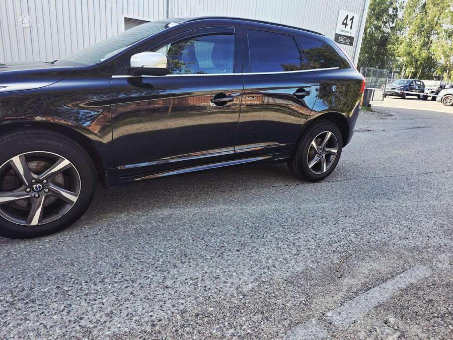 Black Volvo XC60 2014 in Ukmerge, with an engine capacity of 1.98 L and mileage of 295 thousand km for 9250 €, photo 8 on AUTOMOTO.COM.LV