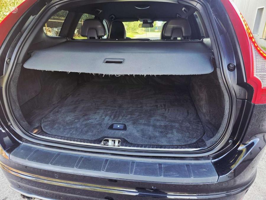 Black Volvo XC60 2014 in Ukmerge, with an engine capacity of 1.98 L and mileage of 295 thousand km for 9250 €, photo 11 on AUTOMOTO.COM.LV
