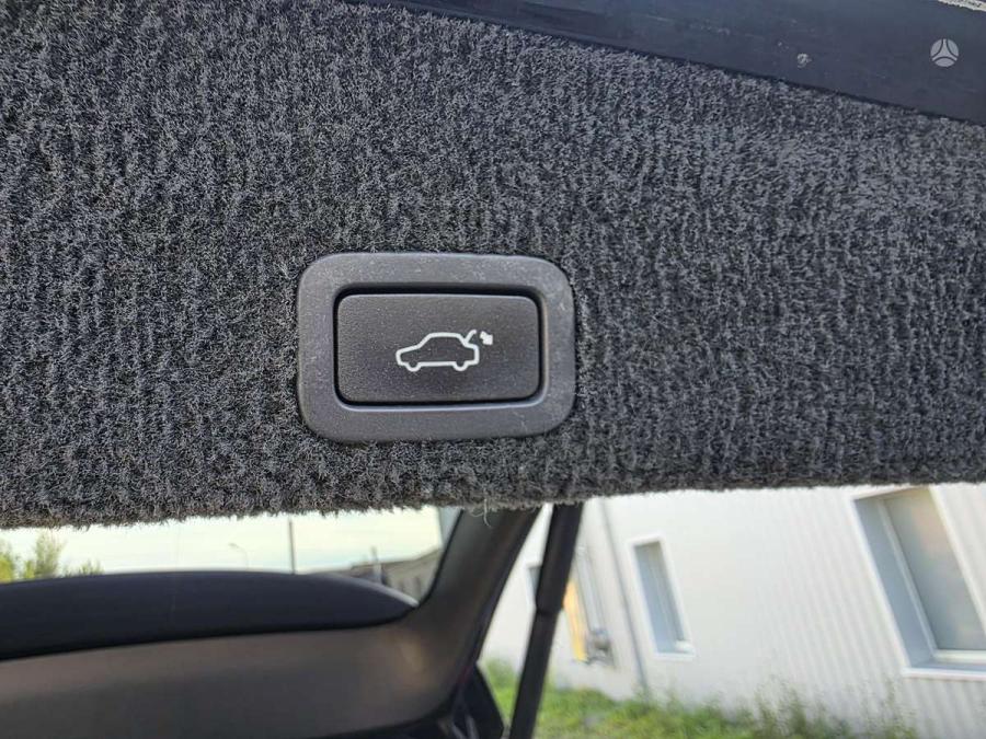 Black Volvo XC60 2014 in Ukmerge, with an engine capacity of 1.98 L and mileage of 295 thousand km for 9250 €, photo 12 on AUTOMOTO.COM.LV