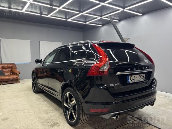 Black Volvo XC60 2014 in Daugavpils, with an engine capacity of 2.40 L and mileage of 282 thousand km for 14000 €, photo 3 on AUTOMOTO.COM.LV