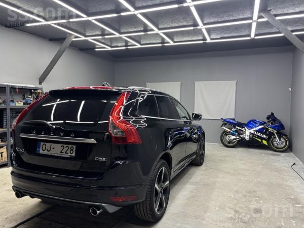 Black Volvo XC60 2014 in Daugavpils, with an engine capacity of 2.40 L and mileage of 282 thousand km for 14000 €, photo 4 on AUTOMOTO.COM.LV