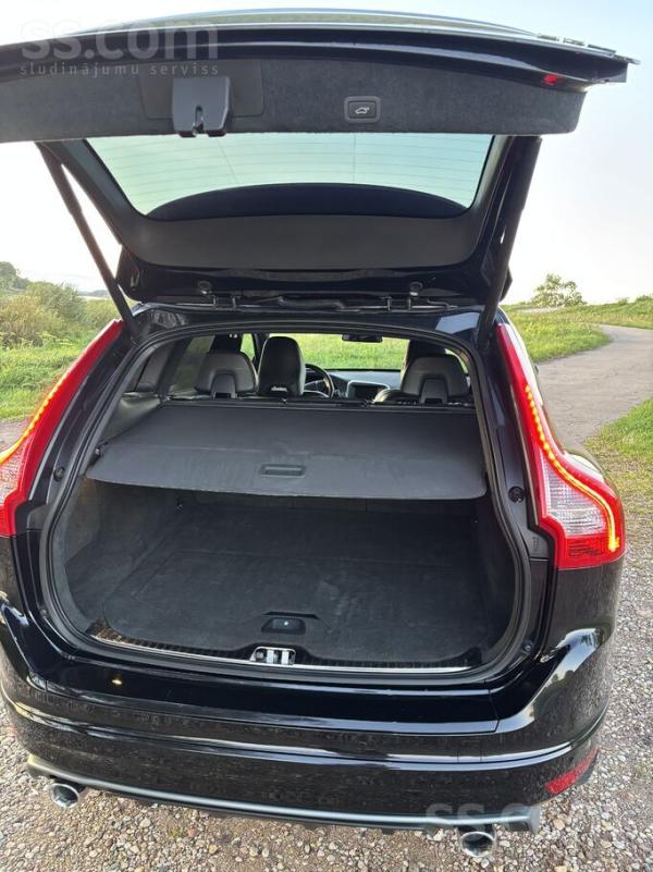 Black Volvo XC60 2014 in Daugavpils, with an engine capacity of 2.40 L and mileage of 282 thousand km for 14000 €, photo 7 on AUTOMOTO.COM.LV