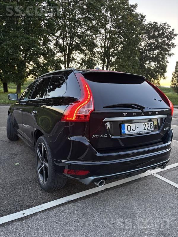 Black Volvo XC60 2014 in Daugavpils, with an engine capacity of 2.40 L and mileage of 282 thousand km for 14000 €, photo 8 on AUTOMOTO.COM.LV