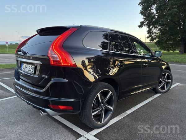 Black Volvo XC60 2014 in Daugavpils, with an engine capacity of 2.40 L and mileage of 282 thousand km for 14000 €, photo 9 on AUTOMOTO.COM.LV