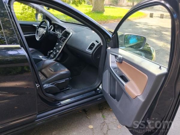 Черный Вольво ХС60 2014 в Бауска, объемом двигателя 2.00 л и пробегом 275 тыс. км за 10750 €, фото 10 на AUTOMOTO.COM.LV