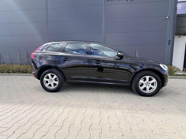Black Volvo XC60 2014 in Vilnius, with an engine capacity of 2.00 L and mileage of 233 thousand km for 11500 €, photo 6 on AUTOMOTO.COM.LV