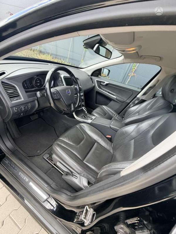 Black Volvo XC60 2014 in Vilnius, with an engine capacity of 2.00 L and mileage of 233 thousand km for 11500 €, photo 7 on AUTOMOTO.COM.LV