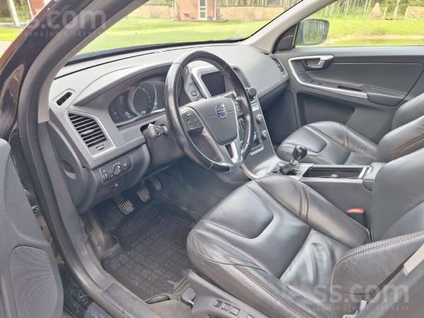 Melns Volvo XC60 2014 Rīga, ar dzinēja tilpumu 2.40 L un nobraukumu 272 tūkst. km par 9450 €, foto 6 vietnē AUTOMOTO.COM.LV