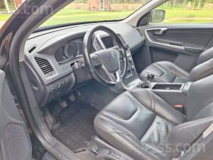 Black Volvo XC60 2014 in Riga, with an engine capacity of 2.40 L and mileage of 272 thousand km for 9450 €, photo 6 on AUTOMOTO.COM.LV