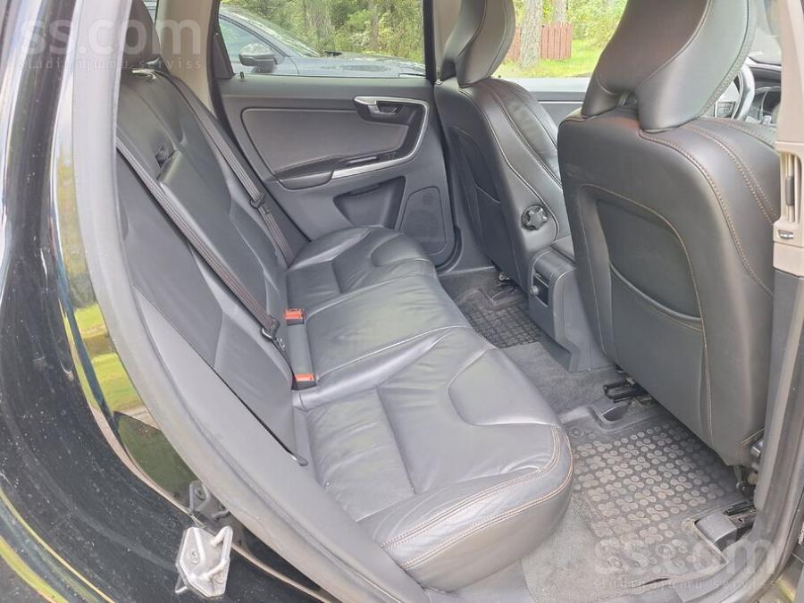 Black Volvo XC60 2014 in Riga, with an engine capacity of 2.40 L and mileage of 272 thousand km for 9450 €, photo 12 on AUTOMOTO.COM.LV