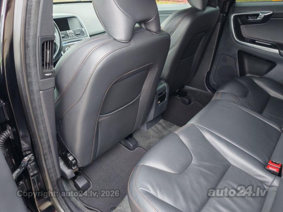 Melns Volvo XC60 2014 Tallina, ar dzinēja tilpumu 2.40 L un nobraukumu 200 tūkst. km par 13999 €, foto 12 vietnē AUTOMOTO.COM.LV