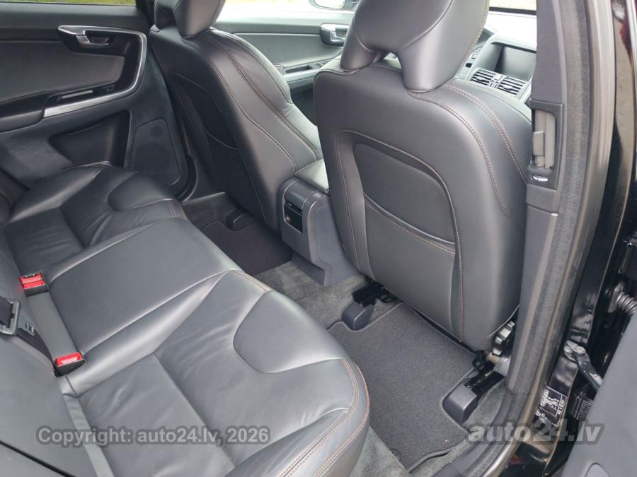 Melns Volvo XC60 2014 Tallina, ar dzinēja tilpumu 2.40 L un nobraukumu 200 tūkst. km par 13999 €, foto 13 vietnē AUTOMOTO.COM.LV