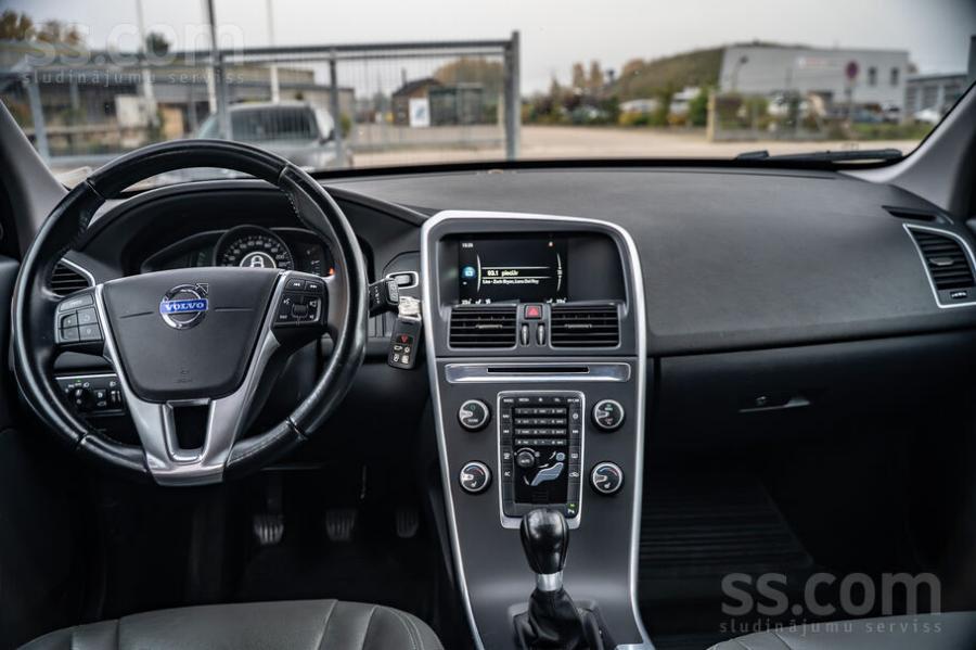 Melns Volvo XC60 2014 Rīga, ar dzinēja tilpumu 2.00 L un nobraukumu 268 tūkst. km par 11750 €, foto 9 vietnē AUTOMOTO.COM.LV