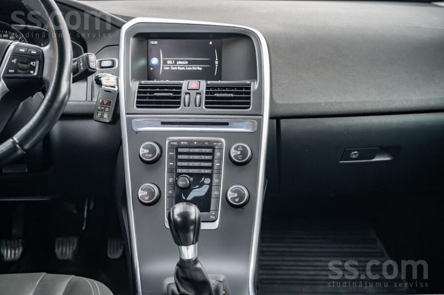 Melns Volvo XC60 2014 Rīga, ar dzinēja tilpumu 2.00 L un nobraukumu 268 tūkst. km par 11750 €, foto 12 vietnē AUTOMOTO.COM.LV