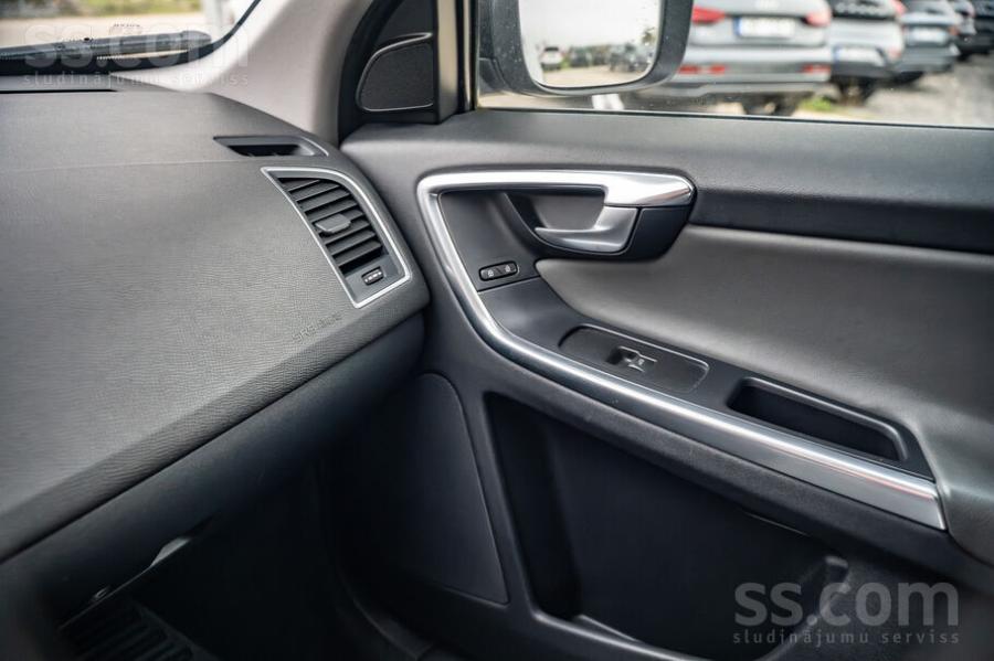 Melns Volvo XC60 2014 Rīga, ar dzinēja tilpumu 2.00 L un nobraukumu 268 tūkst. km par 11750 €, foto 13 vietnē AUTOMOTO.COM.LV