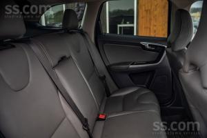 Melns Volvo XC60 2014 Rīga, ar dzinēja tilpumu 2.00 L un nobraukumu 268 tūkst. km par 11750 €, foto 16 vietnē AUTOMOTO.COM.LV