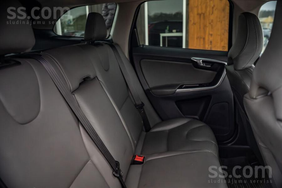 Melns Volvo XC60 2014 Rīga, ar dzinēja tilpumu 2.00 L un nobraukumu 268 tūkst. km par 11750 €, foto 16 vietnē AUTOMOTO.COM.LV