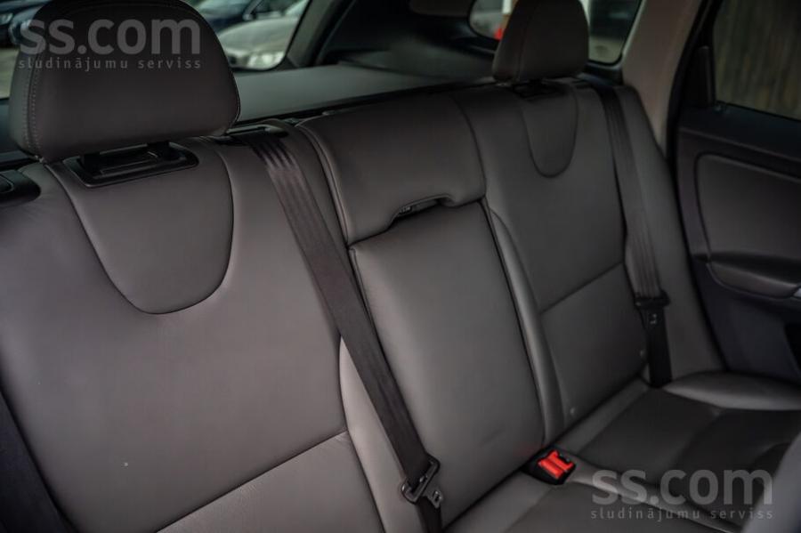 Melns Volvo XC60 2014 Rīga, ar dzinēja tilpumu 2.00 L un nobraukumu 268 tūkst. km par 11750 €, foto 17 vietnē AUTOMOTO.COM.LV