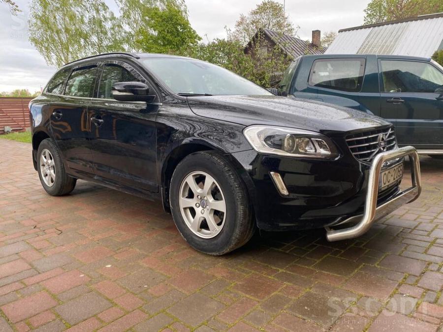 Black Volvo XC60 2015 in Jekabpils, with an engine capacity of 2.00 L and mileage of 104 thousand km for 15500 €, photo 4 on AUTOMOTO.COM.LV