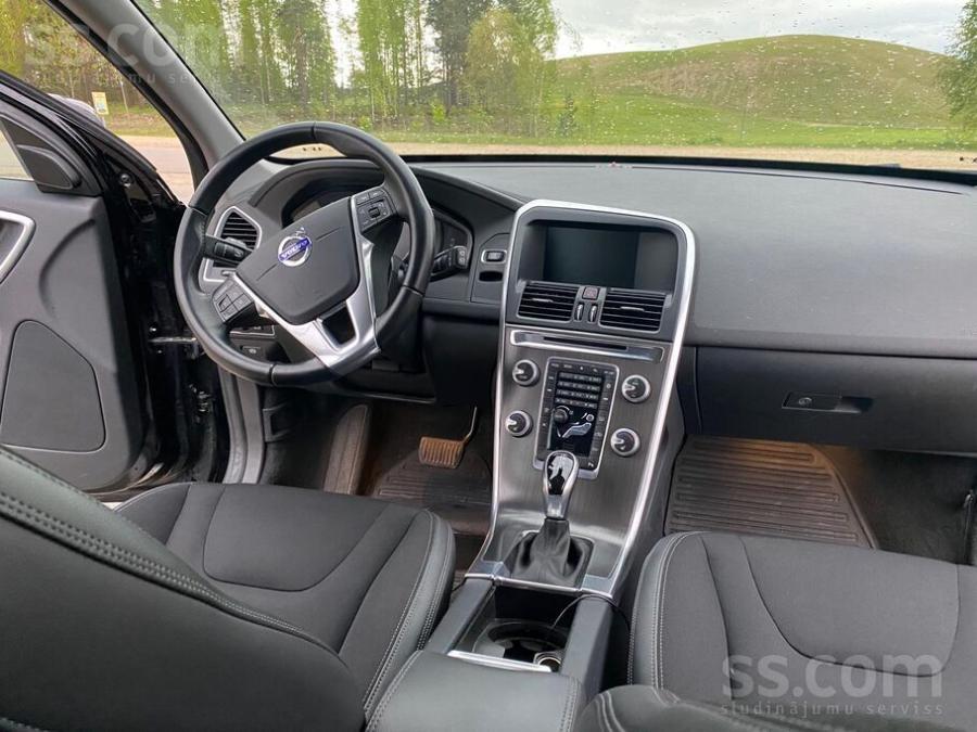 Black Volvo XC60 2015 in Jekabpils, with an engine capacity of 2.00 L and mileage of 104 thousand km for 15500 €, photo 5 on AUTOMOTO.COM.LV