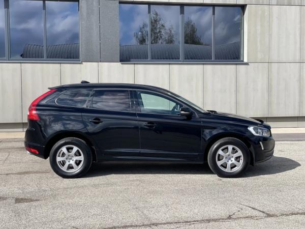 Black Volvo XC60 2015 in Sigulda, with an engine capacity of 2.00 L and mileage of 277 thousand km for 12590 €, photo 11 on AUTOMOTO.COM.LV