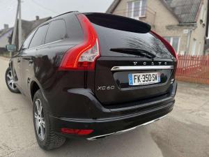 Black Volvo XC60 2015 in Taurage, with an engine capacity of 2.40 L and mileage of 150 thousand km for 12000 €, photo 8 on AUTOMOTO.COM.LV