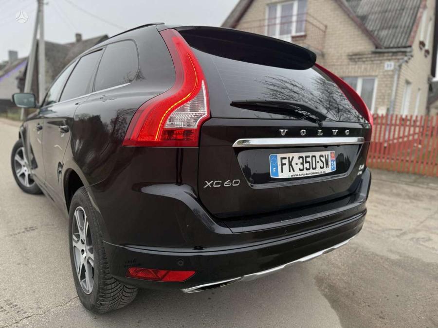Black Volvo XC60 2015 in Taurage, with an engine capacity of 2.40 L and mileage of 150 thousand km for 12000 €, photo 8 on AUTOMOTO.COM.LV