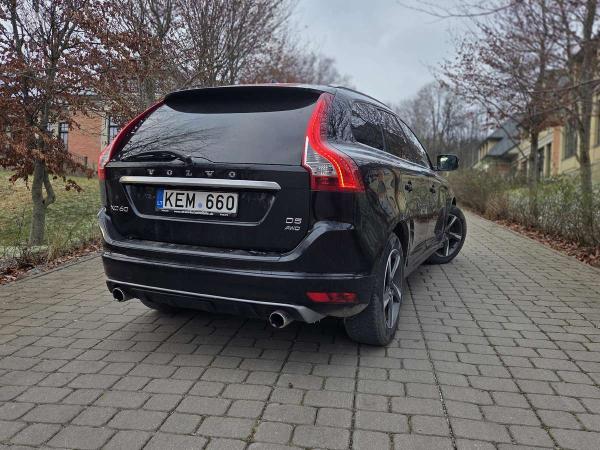 Melns Volvo XC60 2015 Viļņa, ar dzinēja tilpumu 2.40 L un nobraukumu 327 tūkst. km par 11499 €, foto 3 vietnē AUTOMOTO.COM.LV
