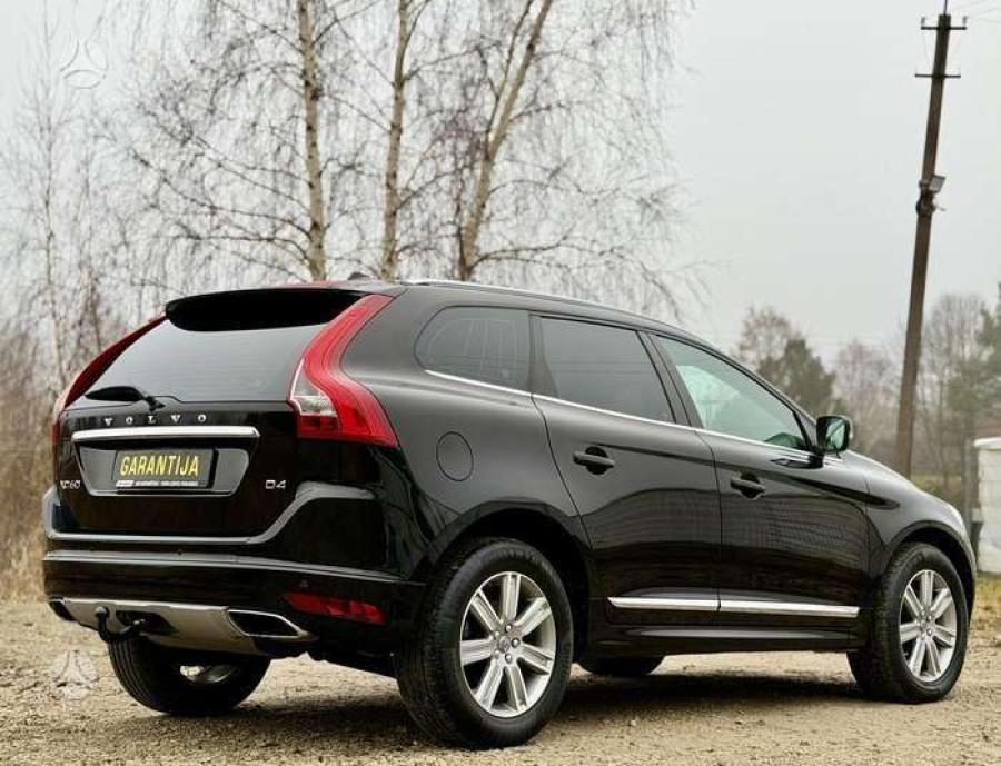 Black Volvo XC60 2015 in Siauliai, with an engine capacity of 1.98 L and mileage of 276 thousand km for 13450 €, photo 4 on AUTOMOTO.COM.LV