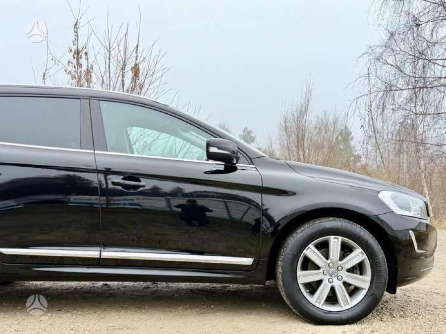 Black Volvo XC60 2015 in Siauliai, with an engine capacity of 1.98 L and mileage of 276 thousand km for 13450 €, photo 10 on AUTOMOTO.COM.LV