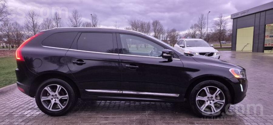 Black Volvo XC60 2015 in Liepaja, with an engine capacity of 3.00 L and mileage of 251 thousand km for 13500 €, photo 4 on AUTOMOTO.COM.LV