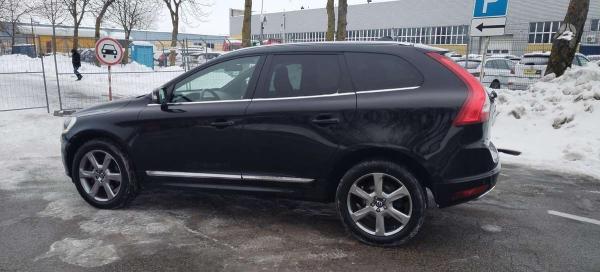 Melns Volvo XC60 2015 Klaipėda, ar dzinēja tilpumu 2.40 L un nobraukumu 271 tūkst. km par 13700 €, foto 3 vietnē AUTOMOTO.COM.LV