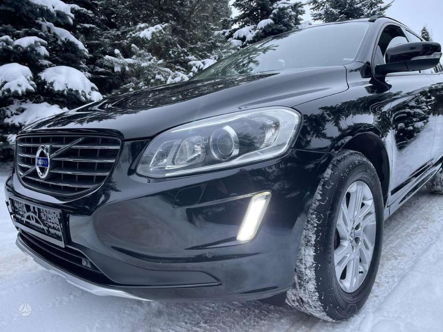 Black Volvo XC60 2015 in Utena, with an engine capacity of 2.40 L and mileage of 267 thousand km for 13450 €, photo 3 on AUTOMOTO.COM.LV