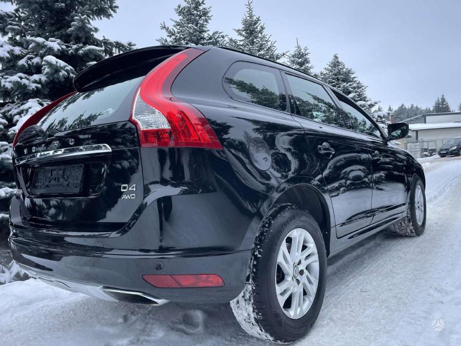 Black Volvo XC60 2015 in Utena, with an engine capacity of 2.40 L and mileage of 267 thousand km for 13450 €, photo 7 on AUTOMOTO.COM.LV