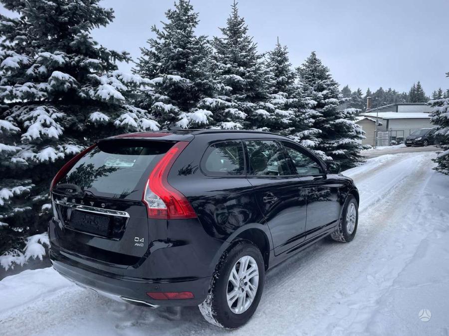 Black Volvo XC60 2015 in Utena, with an engine capacity of 2.40 L and mileage of 267 thousand km for 13450 €, photo 8 on AUTOMOTO.COM.LV