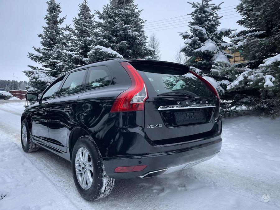 Black Volvo XC60 2015 in Utena, with an engine capacity of 2.40 L and mileage of 267 thousand km for 13450 €, photo 10 on AUTOMOTO.COM.LV
