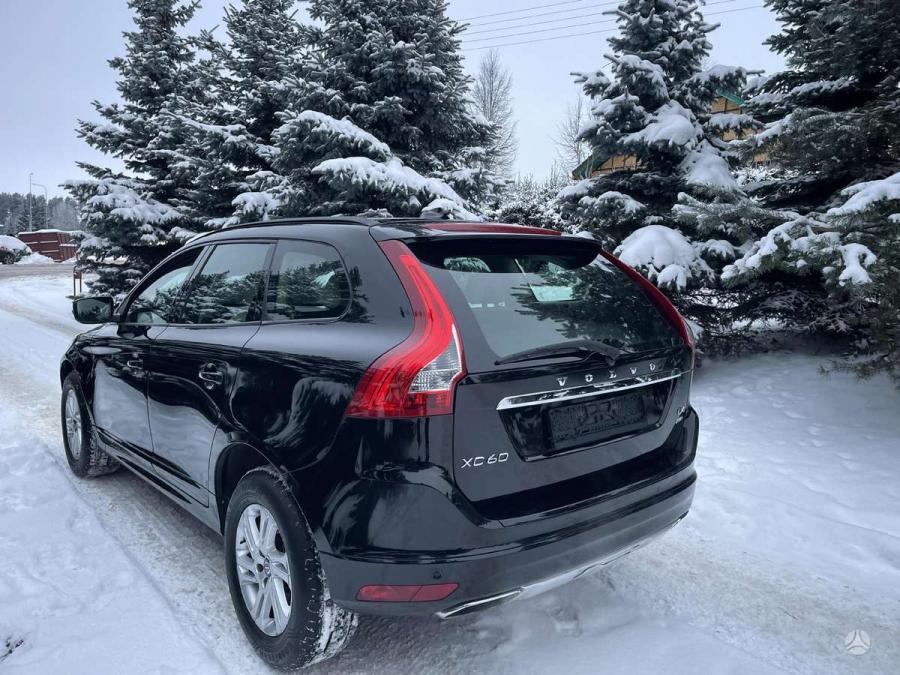 Black Volvo XC60 2015 in Utena, with an engine capacity of 2.40 L and mileage of 267 thousand km for 13450 €, photo 11 on AUTOMOTO.COM.LV