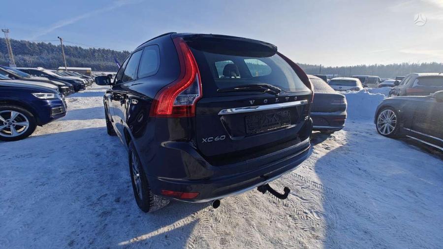 Black Volvo XC60 2015 in Vilnius, with an engine capacity of 1.98 L and mileage of 230 thousand km for 10300 €, photo 6 on AUTOMOTO.COM.LV