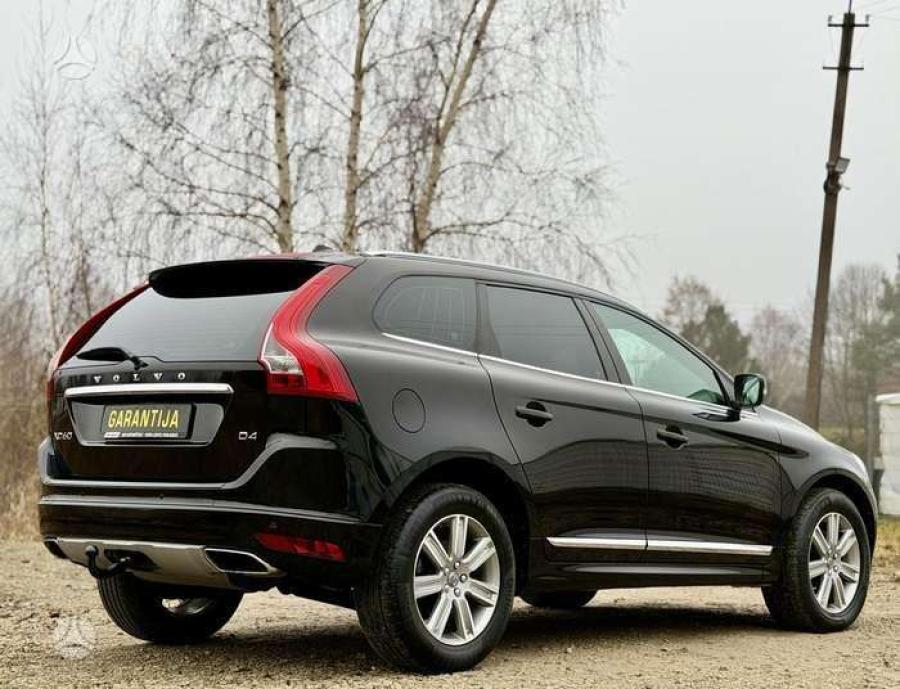 Black Volvo XC60 2015 in Siauliai, with an engine capacity of 1.98 L and mileage of 276 thousand km for 13450 €, photo 4 on AUTOMOTO.COM.LV