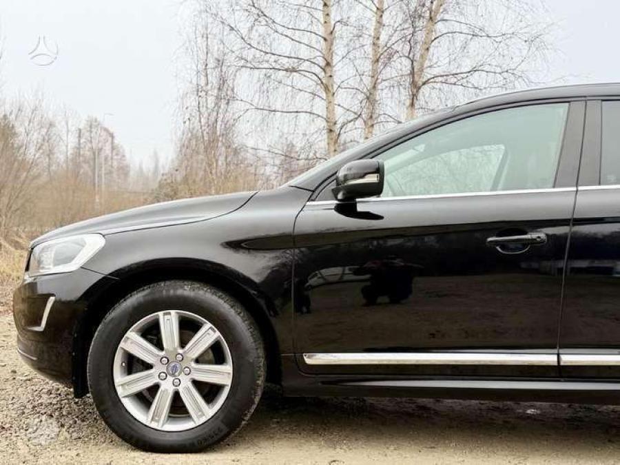 Black Volvo XC60 2015 in Siauliai, with an engine capacity of 1.98 L and mileage of 276 thousand km for 13450 €, photo 11 on AUTOMOTO.COM.LV