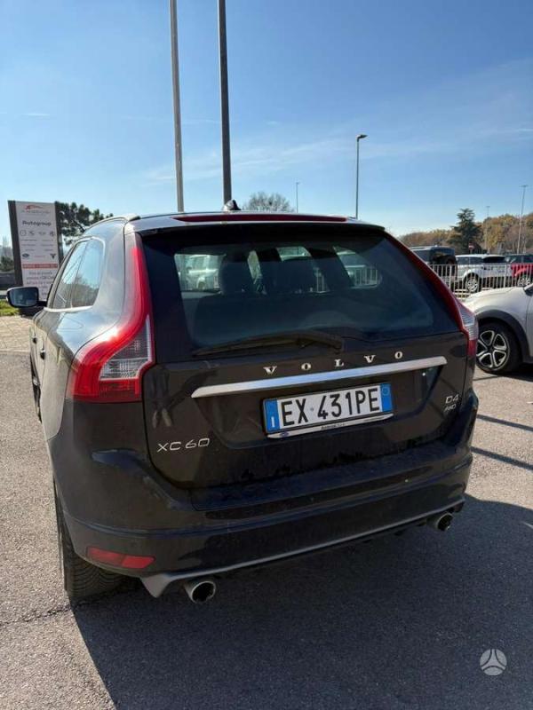 Melns Volvo XC60 2015 Viļņa, ar dzinēja tilpumu 2.40 L un nobraukumu 260 tūkst. km par 13200 €, foto 3 vietnē AUTOMOTO.COM.LV