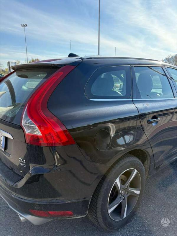 Melns Volvo XC60 2015 Viļņa, ar dzinēja tilpumu 2.40 L un nobraukumu 260 tūkst. km par 13200 €, foto 4 vietnē AUTOMOTO.COM.LV