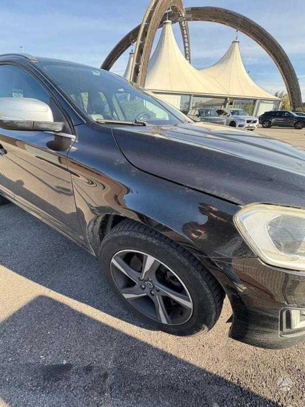 Melns Volvo XC60 2015 Viļņa, ar dzinēja tilpumu 2.40 L un nobraukumu 260 tūkst. km par 13200 €, foto 5 vietnē AUTOMOTO.COM.LV