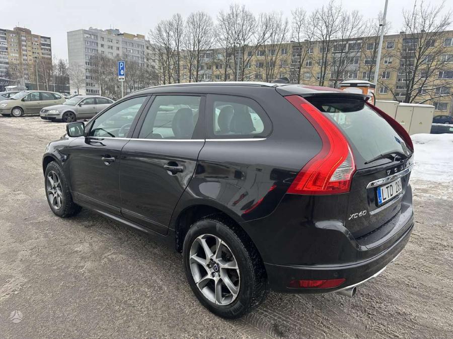Melns Volvo XC60 2015 Kauņa, ar dzinēja tilpumu 1.98 L un nobraukumu 291 tūkst. km par 11500 €, foto 6 vietnē AUTOMOTO.COM.LV