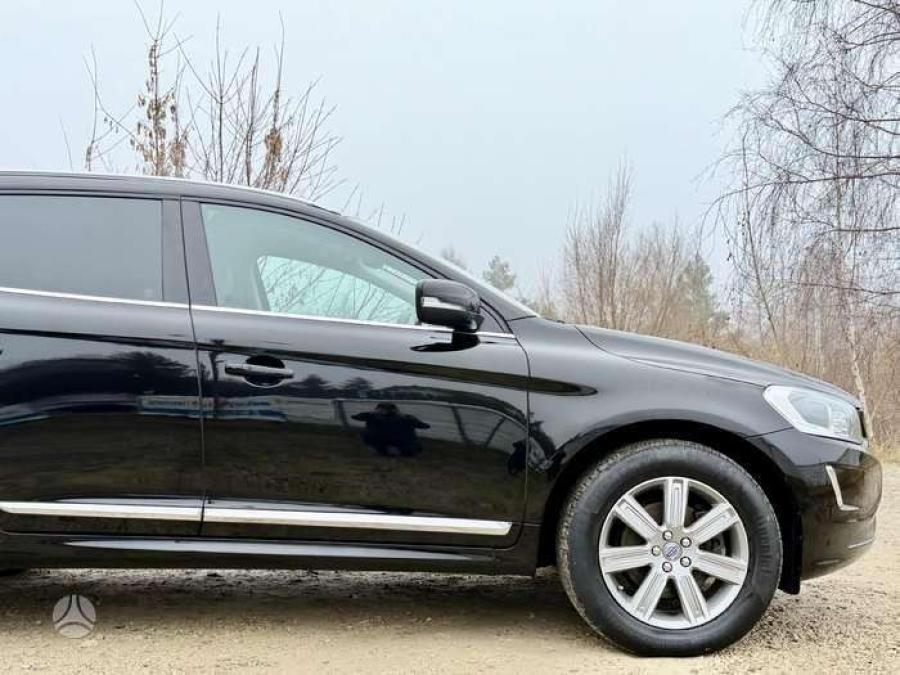 Black Volvo XC60 2015 in Siauliai, with an engine capacity of 1.98 L and mileage of 276 thousand km for 13450 €, photo 10 on AUTOMOTO.COM.LV