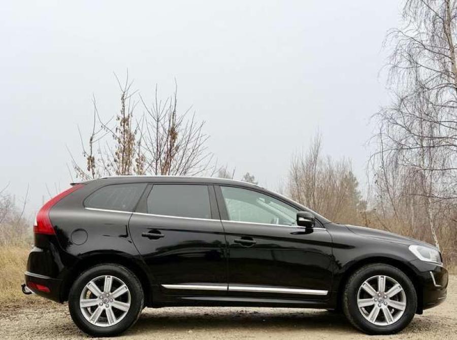 Black Volvo XC60 2015 in Siauliai, with an engine capacity of 1.98 L and mileage of 276 thousand km for 13450 €, photo 14 on AUTOMOTO.COM.LV